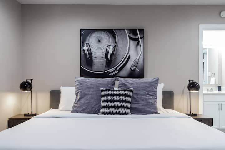 Montrose Chelsea Studio | Medical Center 10! - Houston, TX