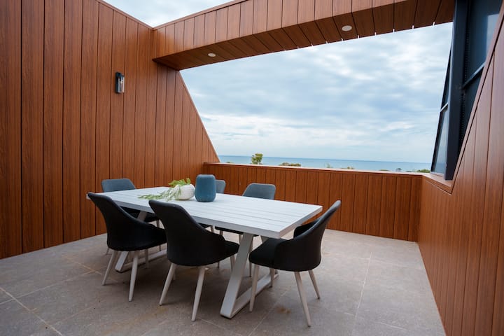 Bayview Coastal Retreat – Modern 3br Home - Portarlington