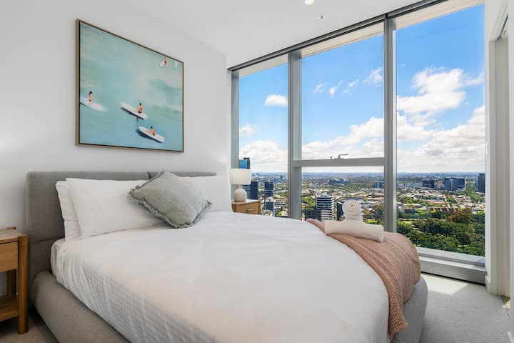 City Center 2br W/ Stunning Views, Pool & Gym! - Melbourne