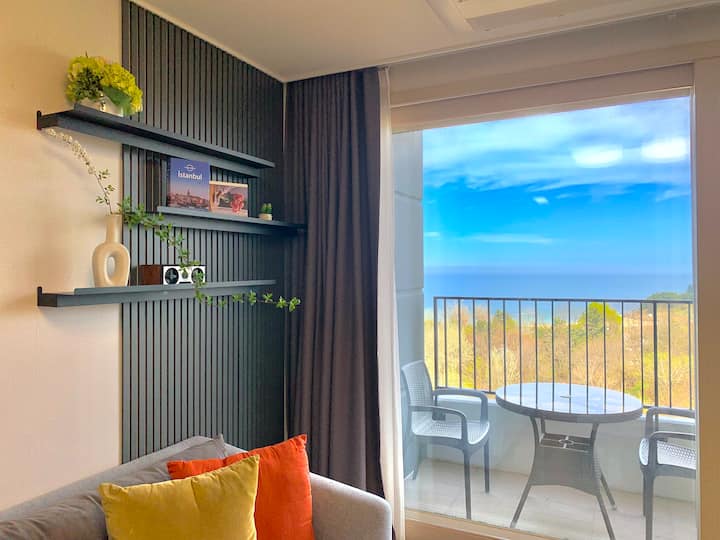 [속초 오션뷰 숙소] 해변 도보 5분 · 12pm 체크아웃 · 2룸2욕실·넷플•6인 Ok! - Sokcho-si