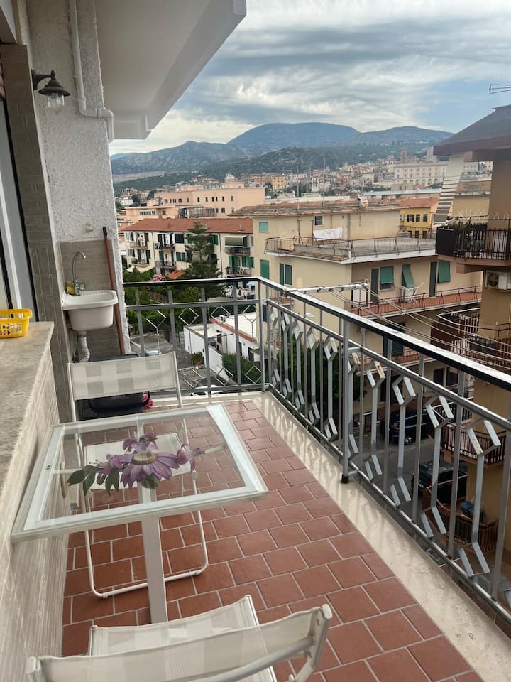 Bilocale Con Vista Sul Centro Storico. - Terracina