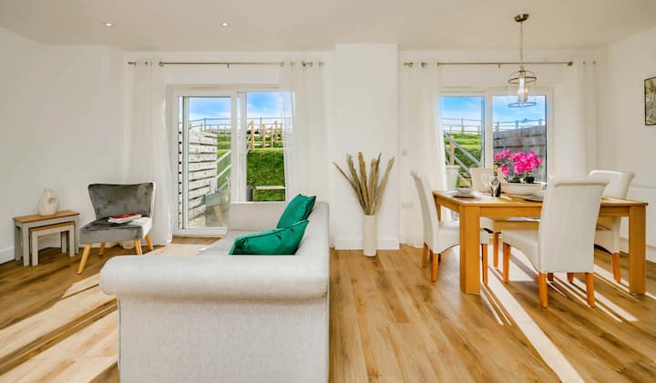 An Island Retreat At Sunset Bay - Isle of Wight