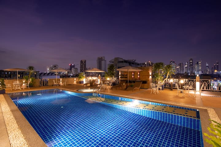 Capitel Rama 4,rooftop Pool,bts Ekkamai 3 Bedrooms - Bangkok