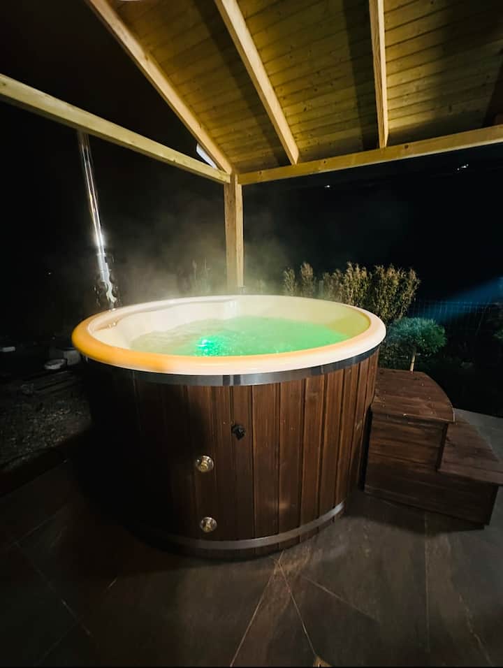 Exclusive Sauna & Jacuzzi - 18+ - Kildare