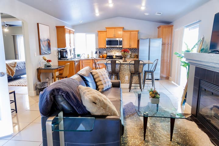 2 Bed King/queen Entire Home Min. To Den Airport - Denver Airport (DEN)