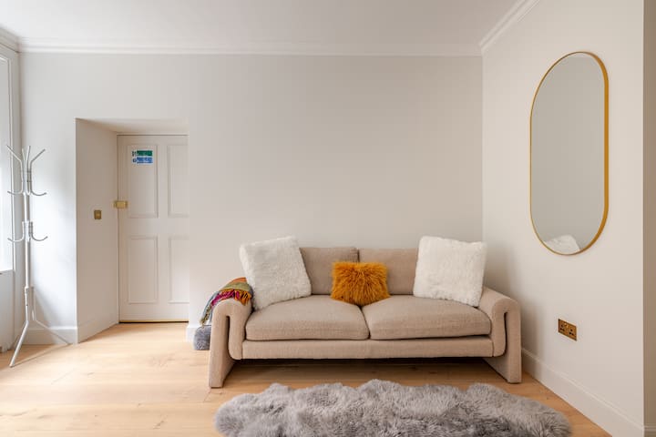 Lovely Stockbridge Main Door 1-bed Apartment - Edinburgh