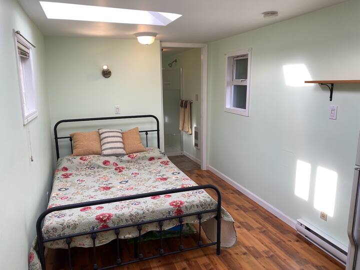 Cascadia Cottage - Garden Suite With Patio - Victoria, Canada