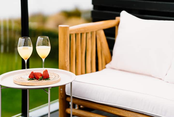 Luxury 4-person Apartment With Lake View & Parking - Joure