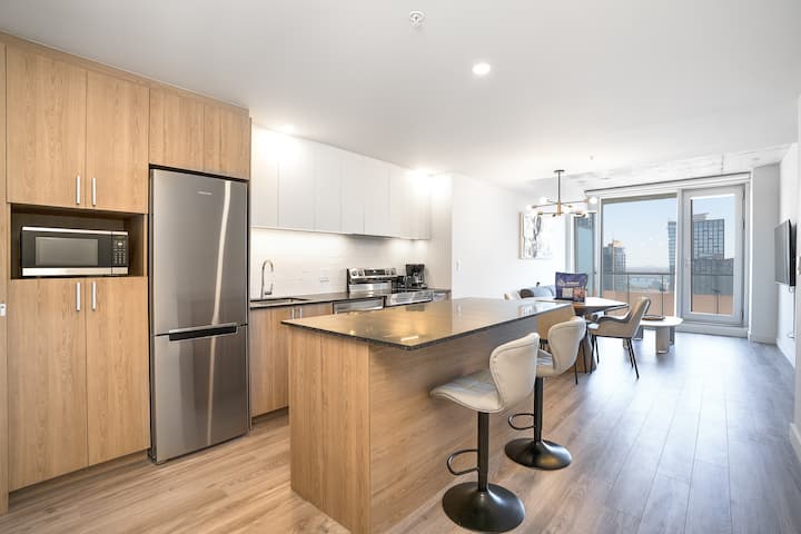 Premium Luxe Mtl Views 3214: Metro/gym/pool Access - 
