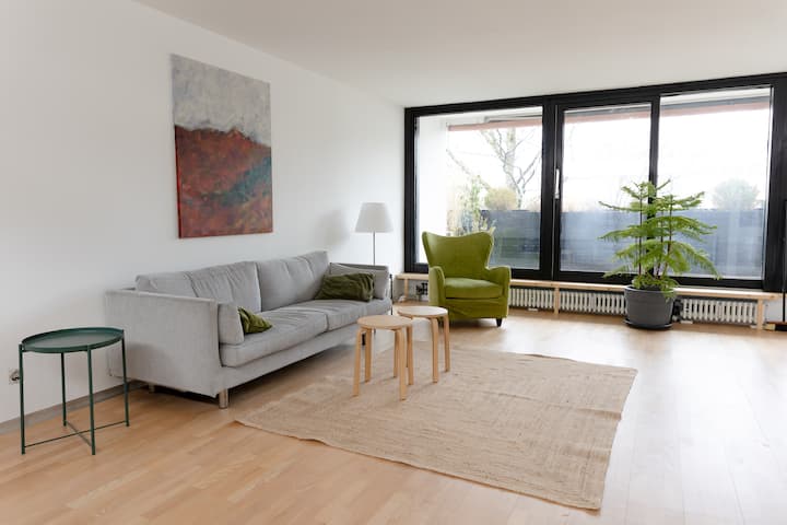 Helle Terrassen-wohnung, Skandinavisches Interior - Planegg