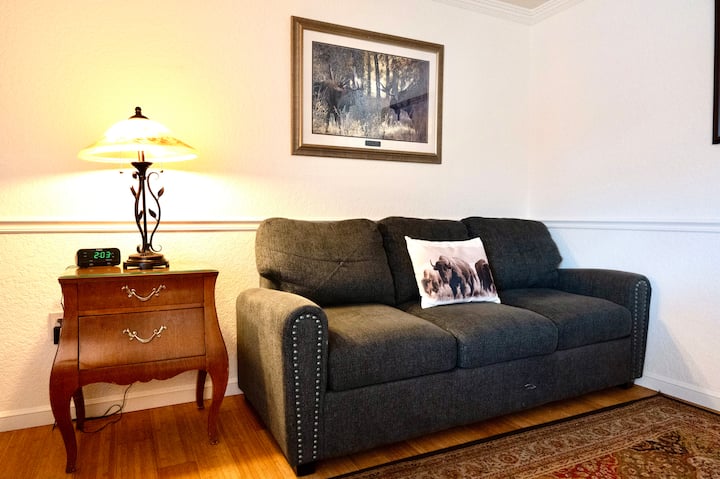 Yellowstone Gateway Deluxe 1 Bedroom Suite (#106) - Gardiner, MT