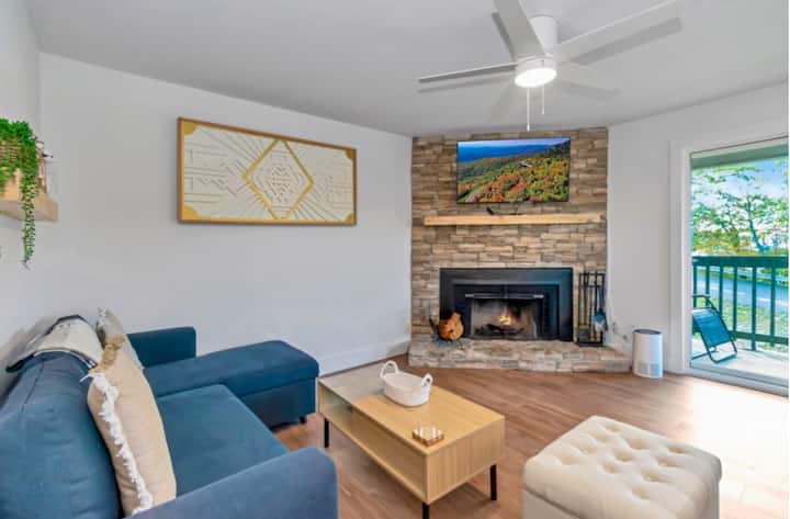 Frosty Pause Pool/hottub/huge Deck Views/ski/tube! - Beech Mountain, NC