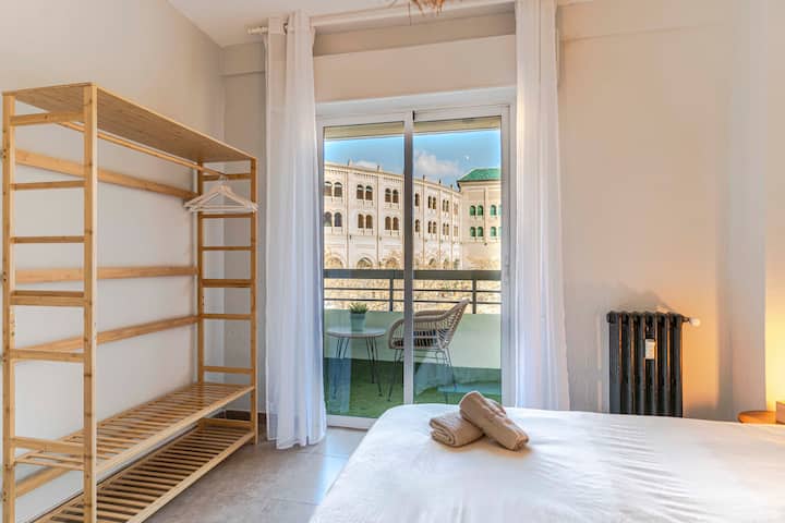 Emplacement Parfait : Plaza De Toros Et Métro - 그라나다