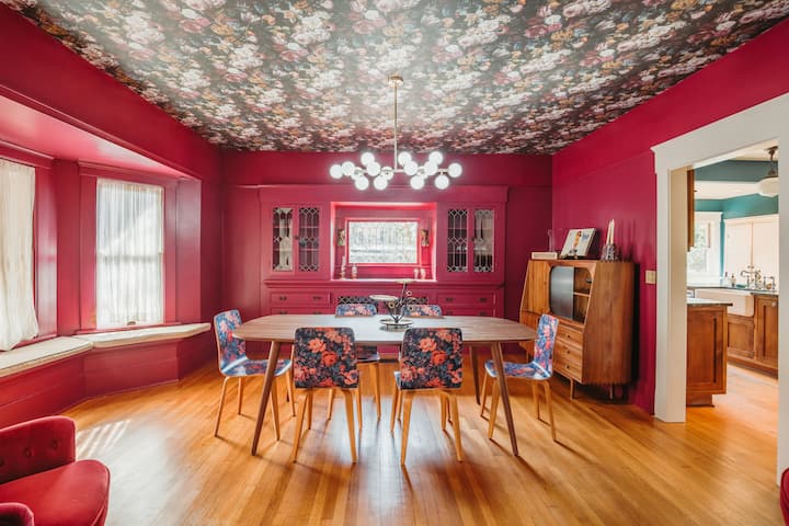 Gorgeous Eccentric Home With Cowboy Pool! - San Diego, CA