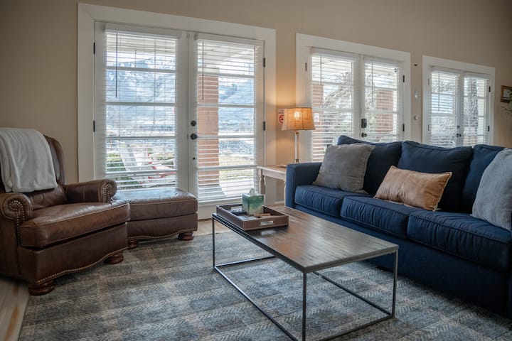 Sparkling Pool Paradise | Walk To Lake Chelan - Chelan, WA