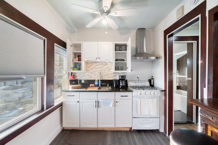 The City Climb | Cozy Attic Apartment Near Nyc - New York