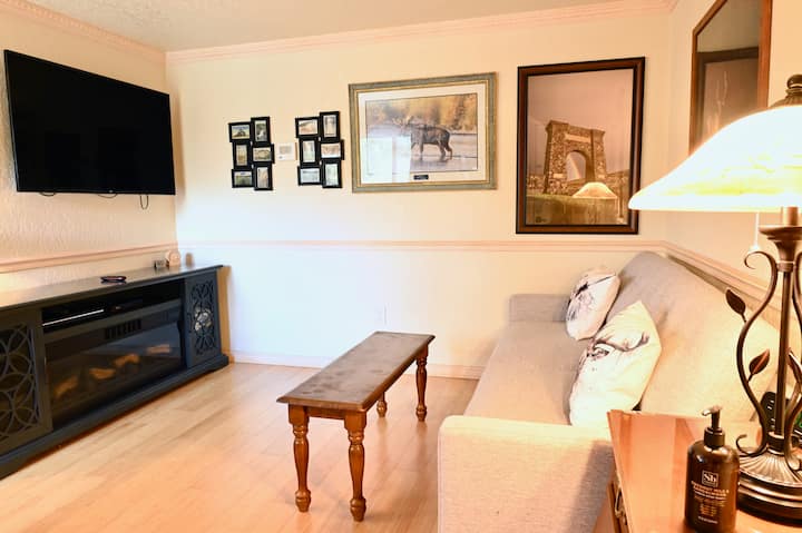Yellowstone Gateway Deluxe 1 Bedroom Suite (#112) - Gardiner, MT
