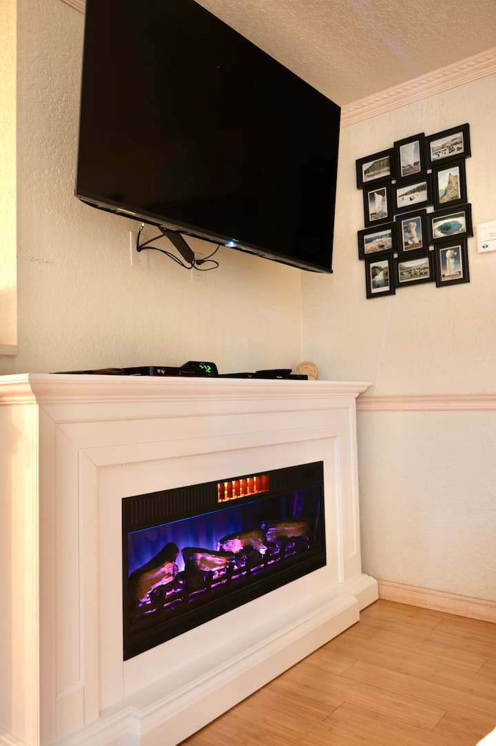 Yellowstone Gateway Deluxe 1 Bedroom Suite (#113) - Gardiner, MT