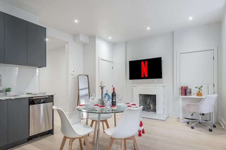 Modern Downtown Unit | Dinning, Concordia & Metro - Montreal