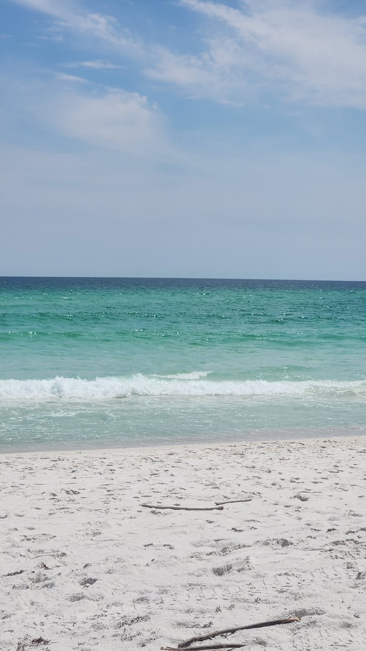 Family Fun Awaits -Spacious Clean Retreat - Arcade - Warrington, FL