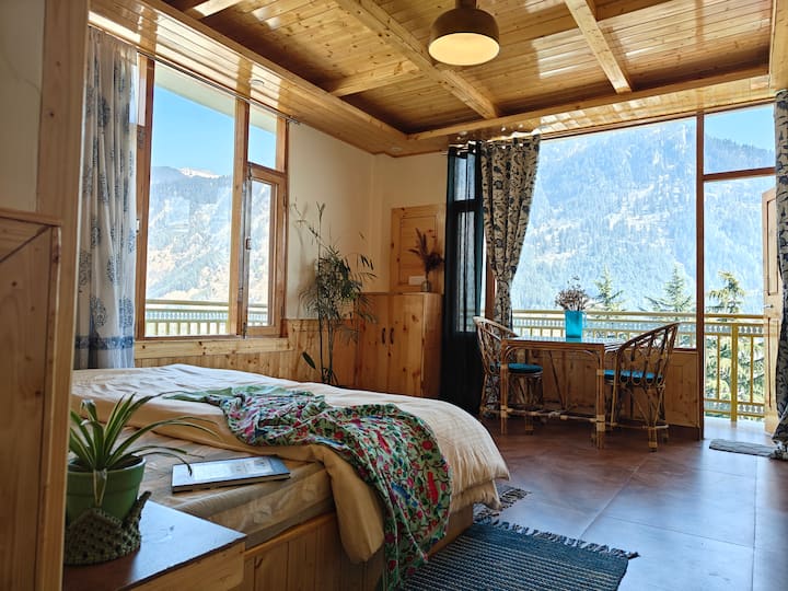 Studio With Kitchen & A 360 View (Pine Patio) - Manali