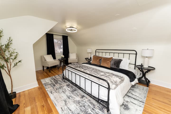 Newly Renovated Gem Close To Casino! - Mount Pleasant, MI