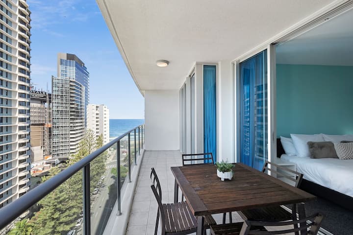 Serenity In Surfers - Ocean Views, Wifi & Parking - Gold Coast