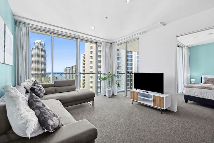 Serenity In Surfers - Ocean Views, Wifi & Parking - Surfers Paradise