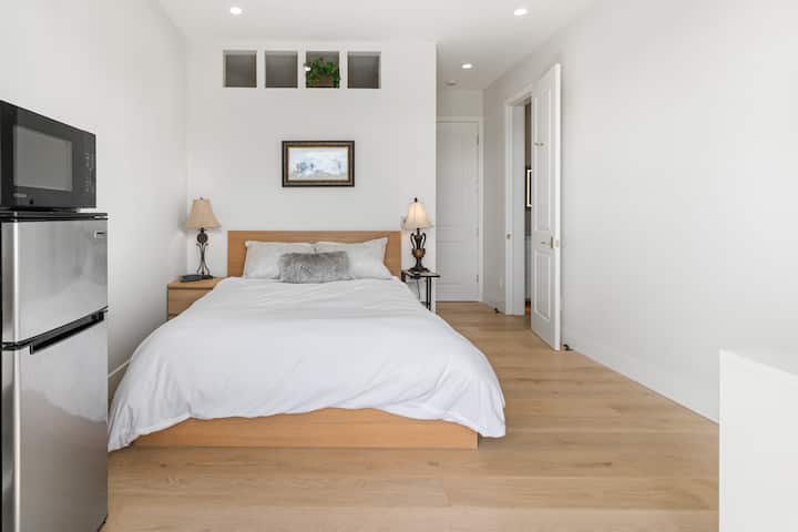 Private Ocean-view Room - Laguna Beach, CA