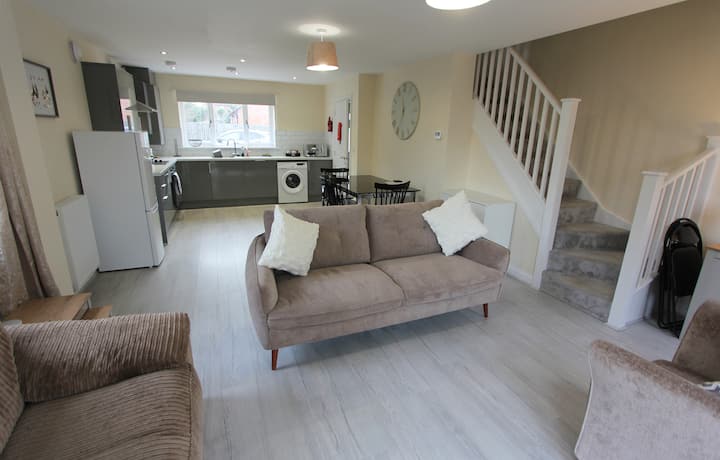 3 Bed Semi ,Free On Site Parking - Newark-on-Trent