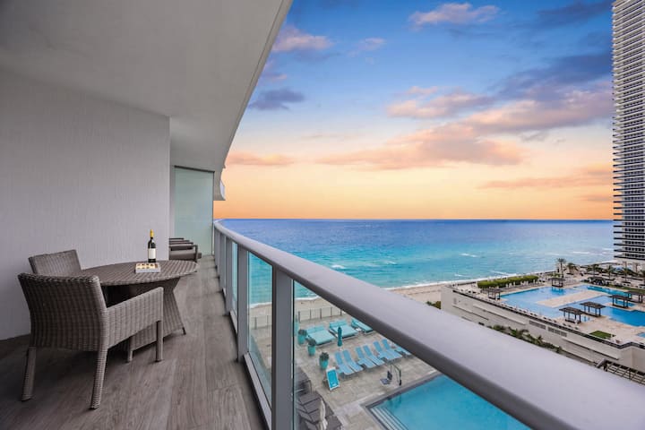 Ventur Luxe Condo L Oceanview | Gym, Beach Access - Hallandale, FL