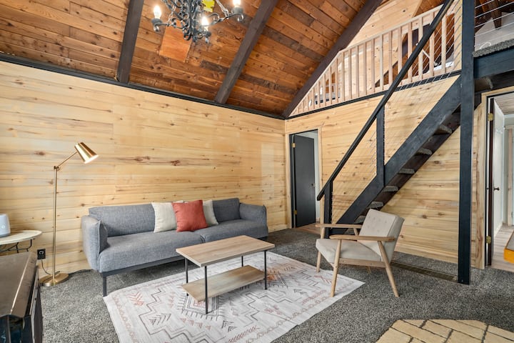 Mountain Escape Cozy Cabin W/ Wood Stove - Deer Creek State Park, Wallsburg