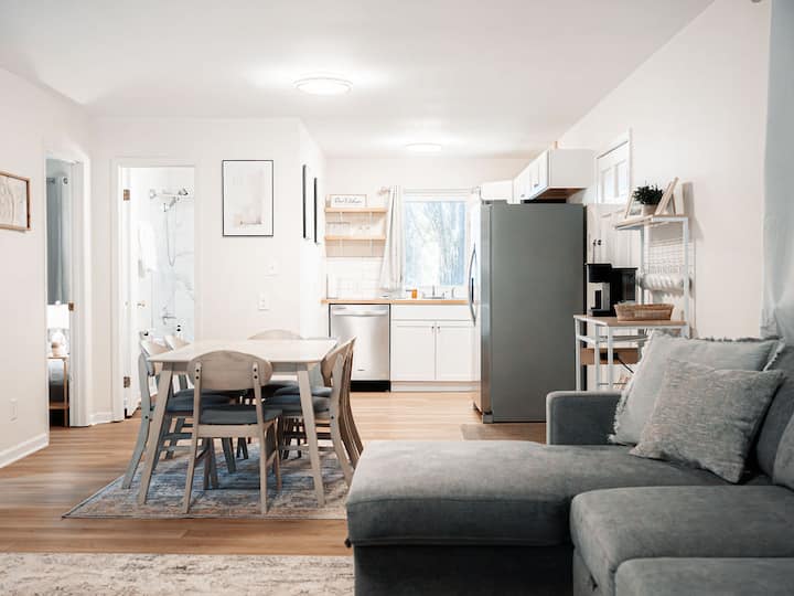 Escape To "County Top Cabin" - Hot Tub & Fire Pit - Fancy Gap, VA