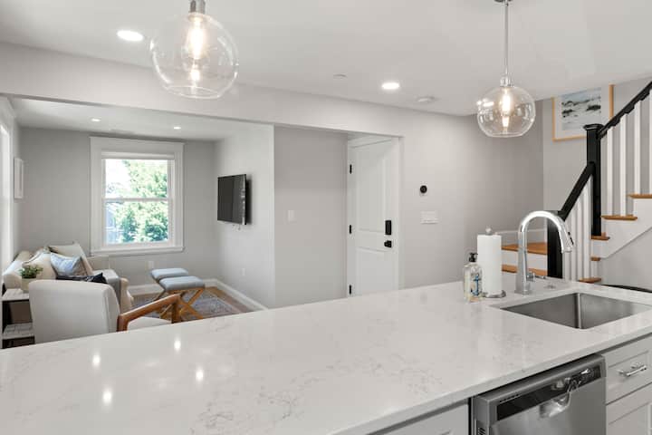 Beautifully Furnished, Centrally Located 2br - Andover, MA