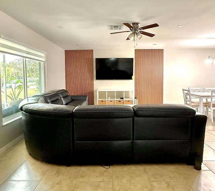 Vacation Haven 3/2 Home With Heated Pool - Vero Beach, FL