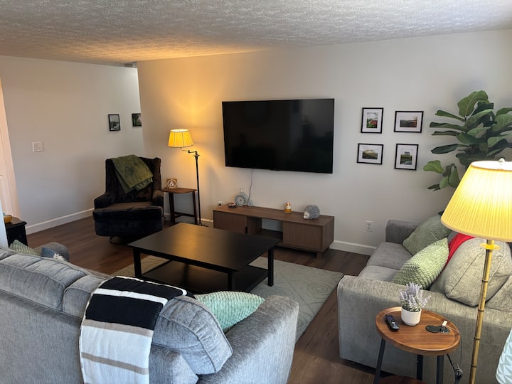 Comfy Home. Family & Dog Friendly W/ Fenced Yard. - Dayton, OH