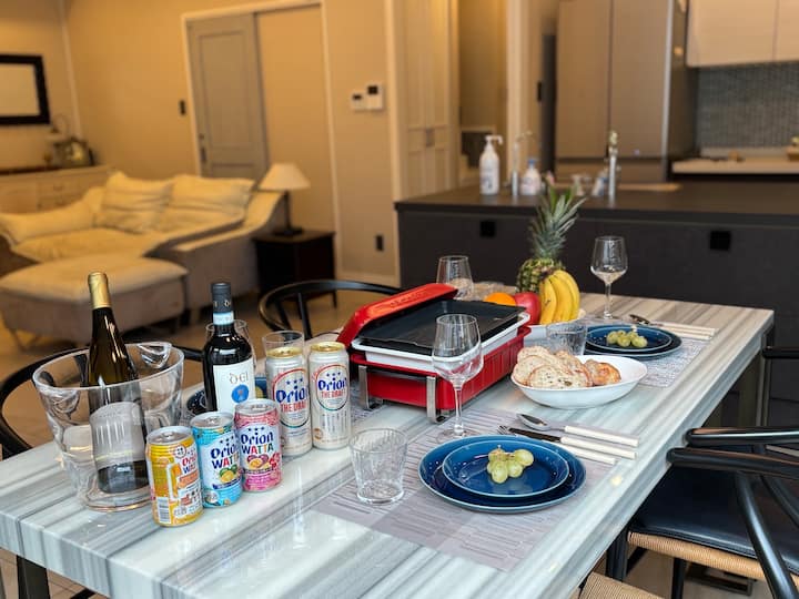 那覇空港車10分、とまり港徒歩5分、駐車場付、友達・家族向け、最大5名、１fフラット - Naha