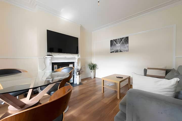 4 Bed House By Abbeywood Station - Dartford