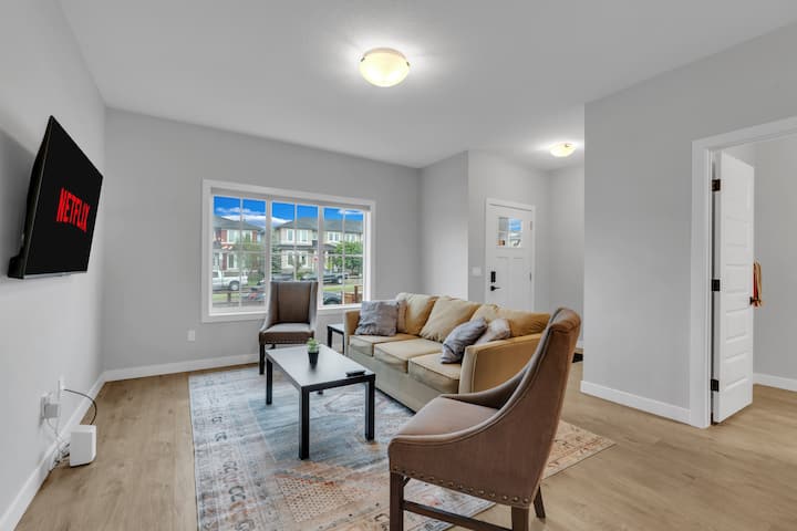 Ac | Game Room | Bbq | Balcony | Quick Hwy Access - Cochrane
