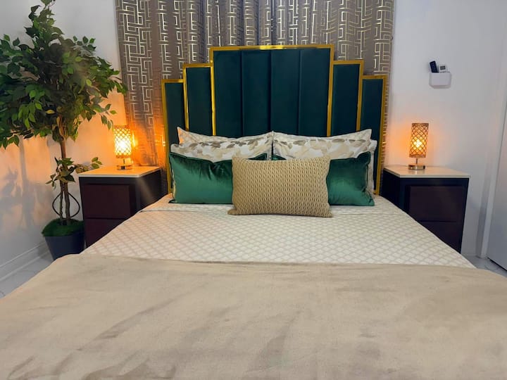 *Private Guest House With Free Parking| 10min Dwtn - Rampart Casino
