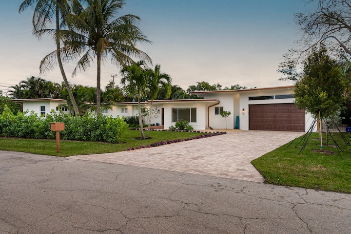 Coastal Modern Luxury 5 Bed, Heated Pool, Close To - Delray Beach, FL