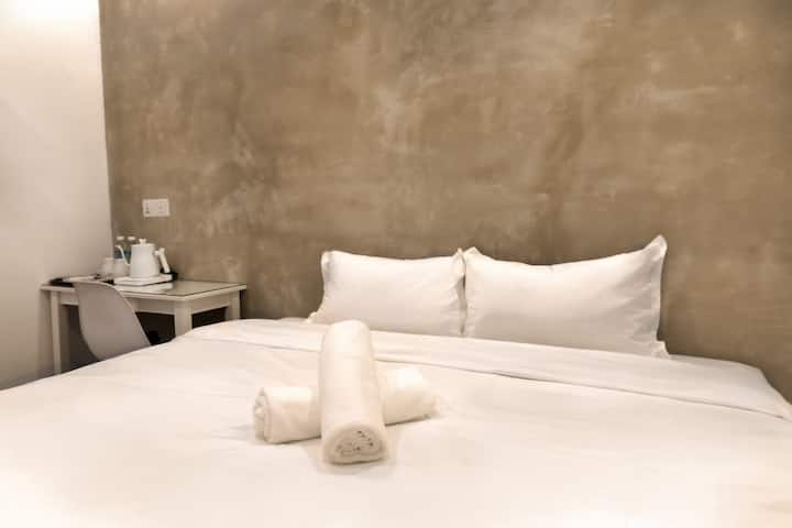 Standard King W/o Window + King Bed(newly Open) - マラッカ