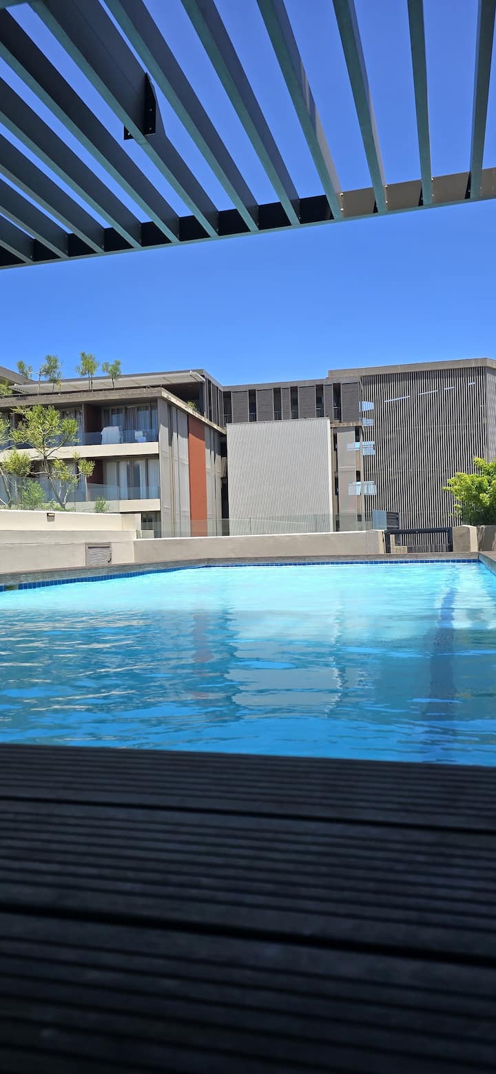 Modern, Luxurious Studio Apartment - La Mercy