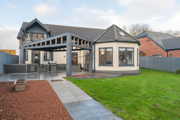 Modern 4-bed Home – Spacious & Comfortable - Shropshire
