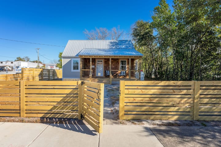 Cargo District Cottage
Walk, Shop, Dine! - Wilmington, NC