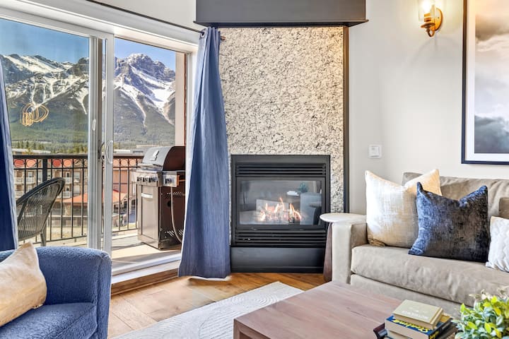 Stunning Penthouse W/ Mtn Views, Hot Tub & Pool! - Canmore