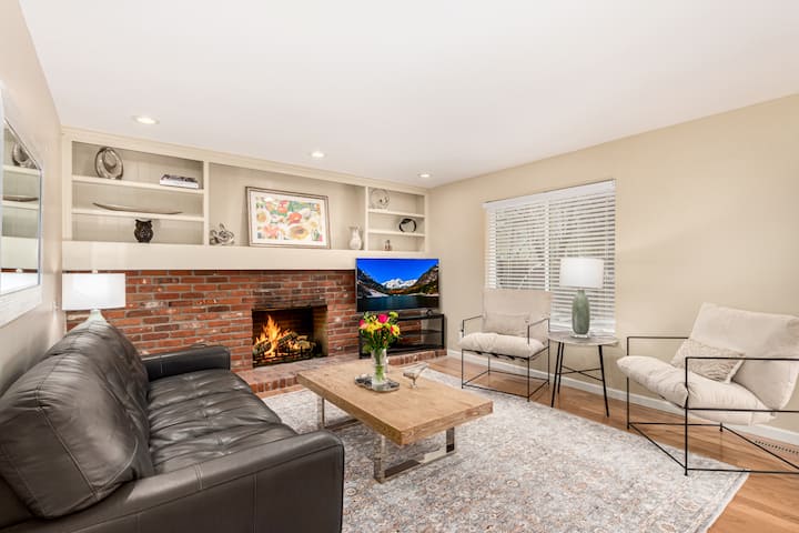 Willow Creek Parkside Escape! - Highlands Ranch, CO