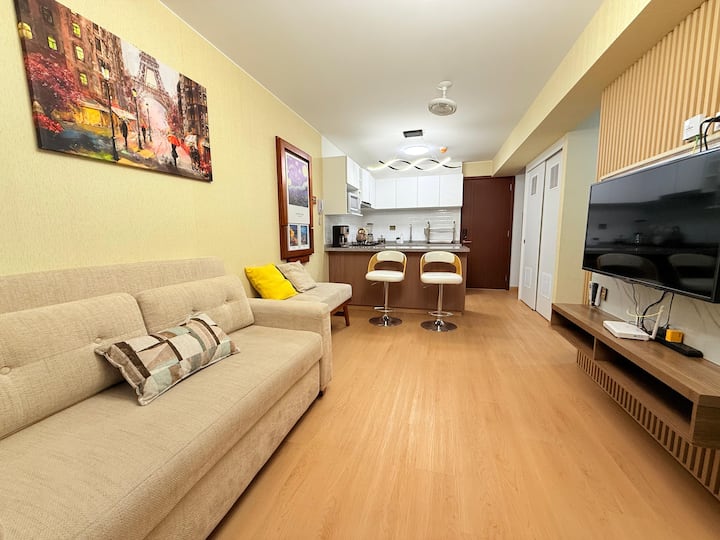 Céntrico Flat En Jesús María Con Estacionamiento - Perú