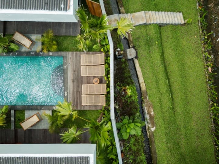 Tranquil Jungle View 4bd Villa Enclosed Living Ac - Ubud