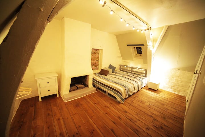 Chambre Privée Mansardée Au Sablon ! (4) - Brüssel